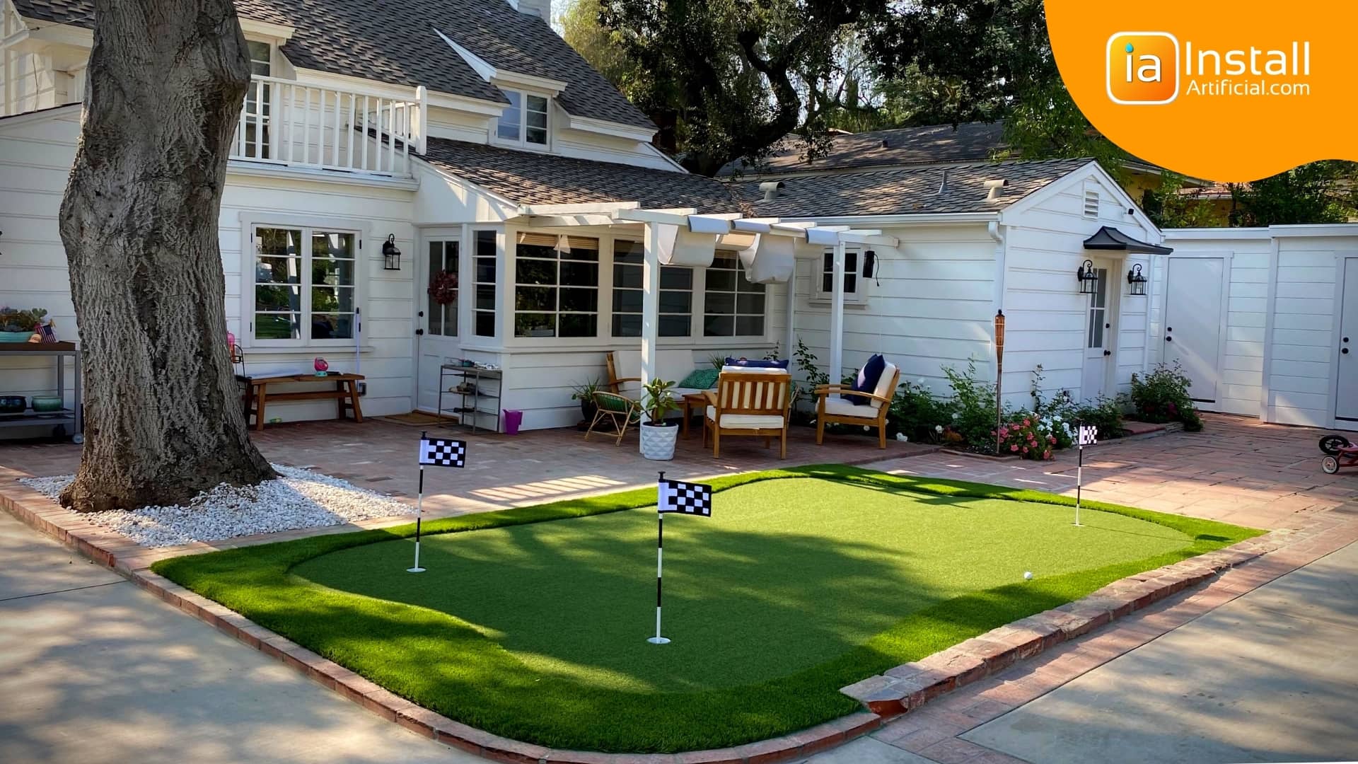 Best Artificial Turf for Putting Greens: Poly vs. Nylon and Slit